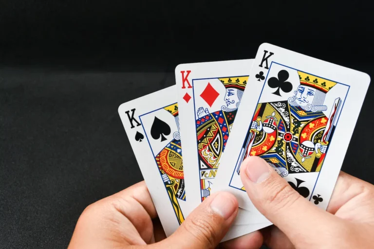 Jugar al mus: reglas y cartas - Guía actualizada